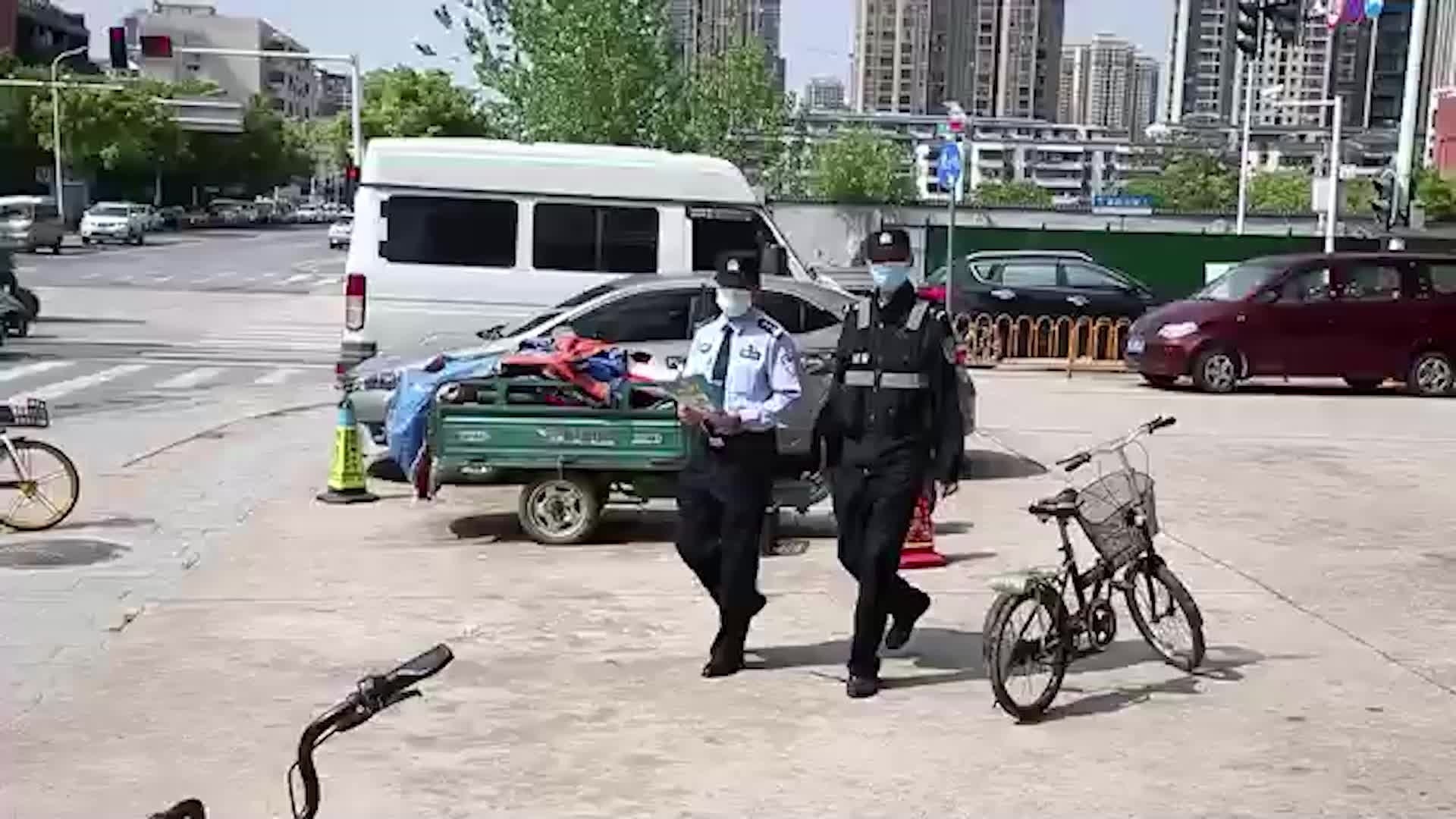 走进小微企业"零距离"服务