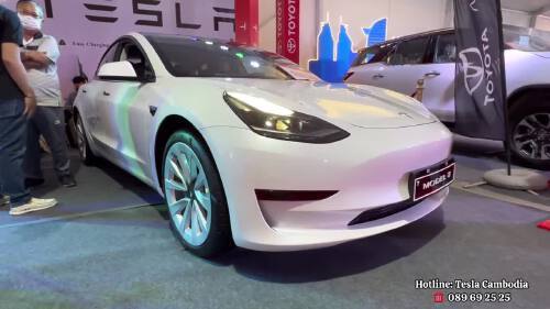 2022年特斯拉Model 3白色优秀电动汽车
