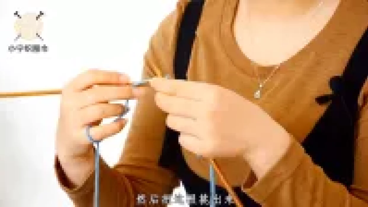 针织教学之平针织法教学,平针是针织法中最基础的针法,大家要掌握好