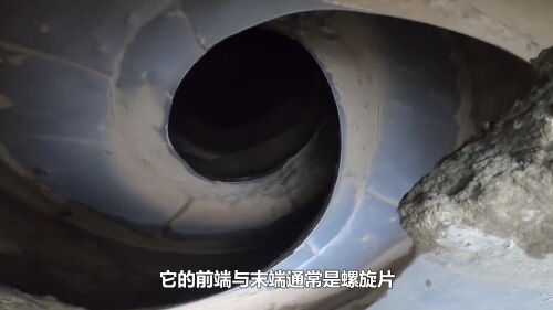 车停罐也不停!混凝土搅拌车内部长啥样?为何在路上要不停的转?