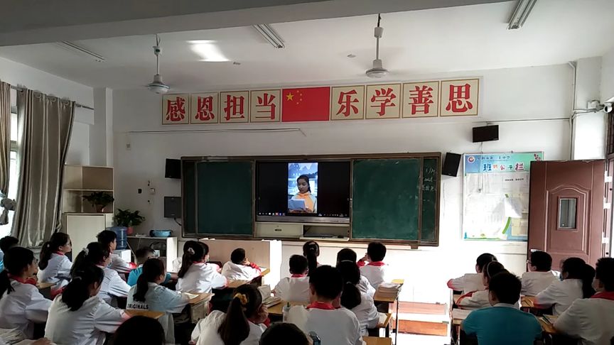 学生在学校文明礼仪