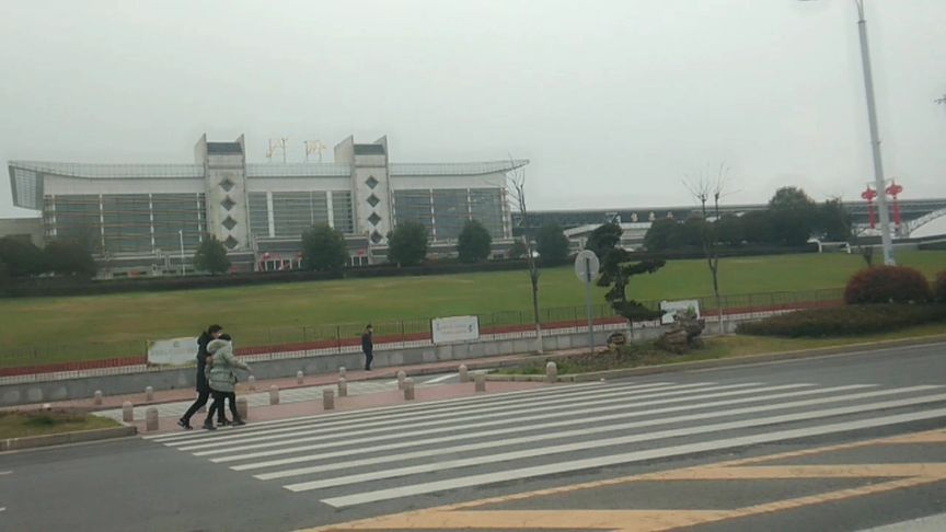 安徽省九华山AAAA级风景区坐落在池州。当地人非常厚道风景优美。