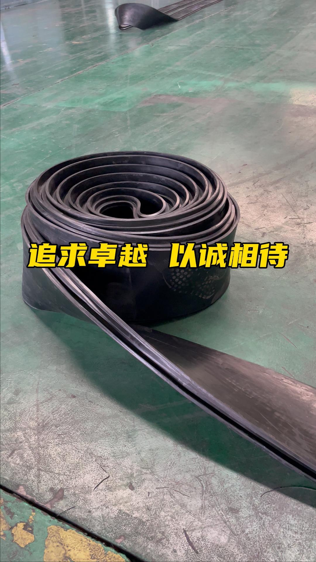 ...在地下构筑物混凝土变形缝、沉降缝壁板外侧设置的一种止水材料,...