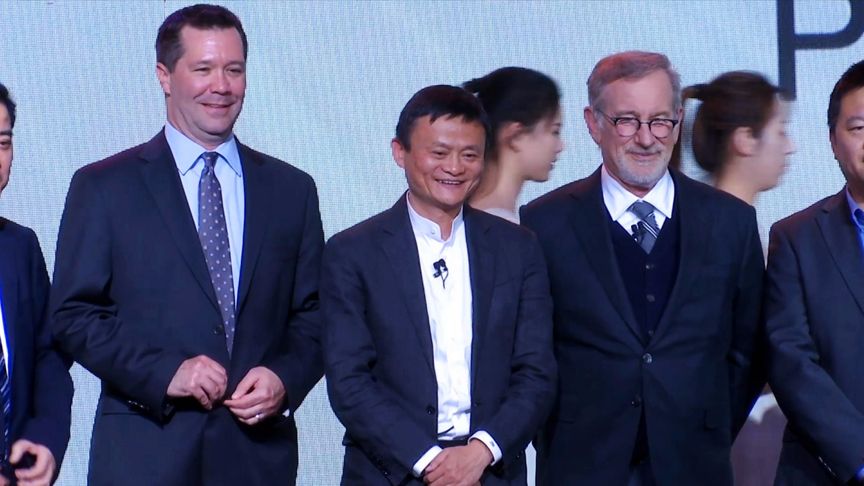 马云与斯皮尔伯格狂飙英语:我不是英雄,我会犯很多错误
