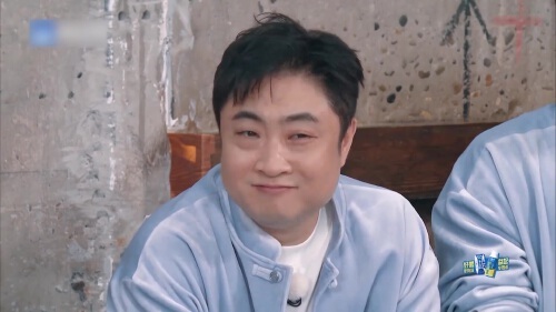 笑飞了!乔杉模仿尼格买提表情包,不能说一模一样简直是毫不相关
