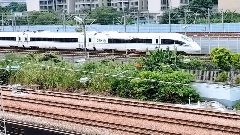 CRH3C型高速动车组从广州北通过