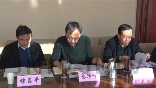 交口县委理论学习中心组组织专题民主生活会会前集体学习
