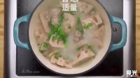 排骨炖汤加上一截莲藕,不仅可以去除油腻,汤也清甜美味