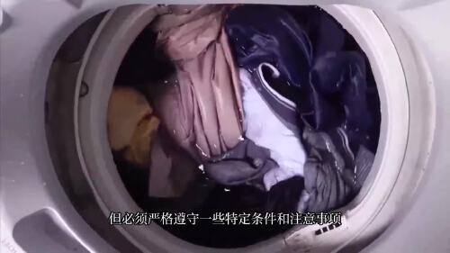 羽绒服千万别直接扔洗衣机!这样洗不结块还保暖