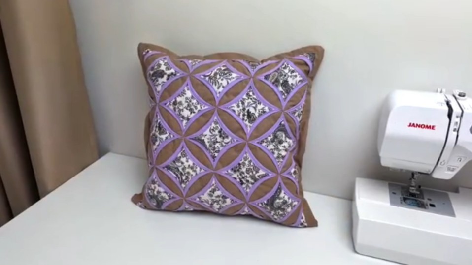 抱枕靠背不用买,可以像这样用自己喜欢的布料制作几套