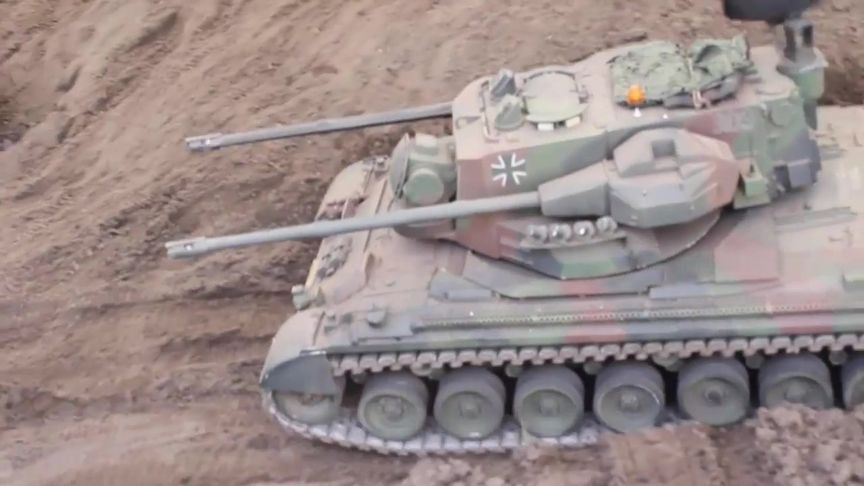 仿真坦克模型,德国的工艺就是好,连个坦克模型都做的真么细致!