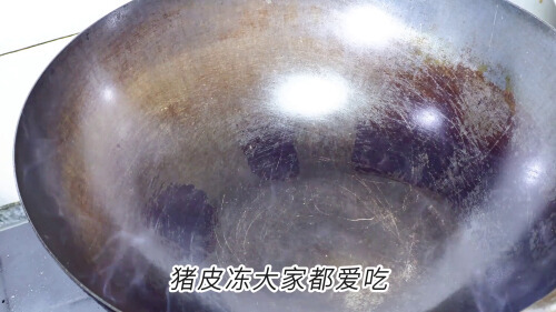 猪皮冻怎么做不腥还能成冻,简单的方法,让你做出晶莹剔透的皮冻
