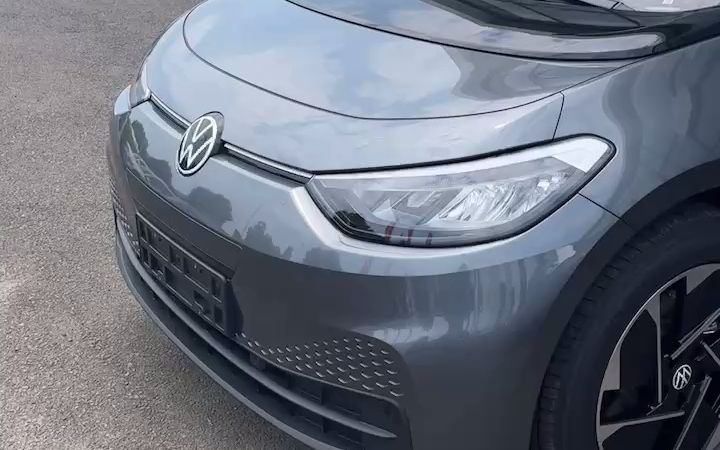 新提了一辆灰色的大众id3