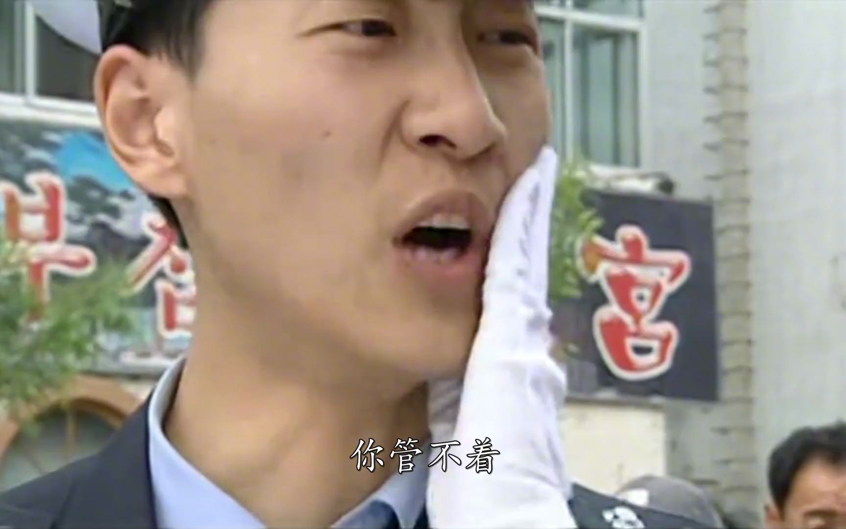 羞辱警察,毒打交警,奔驰司机无法无天竟扬言要撞死交警!犯罪剧