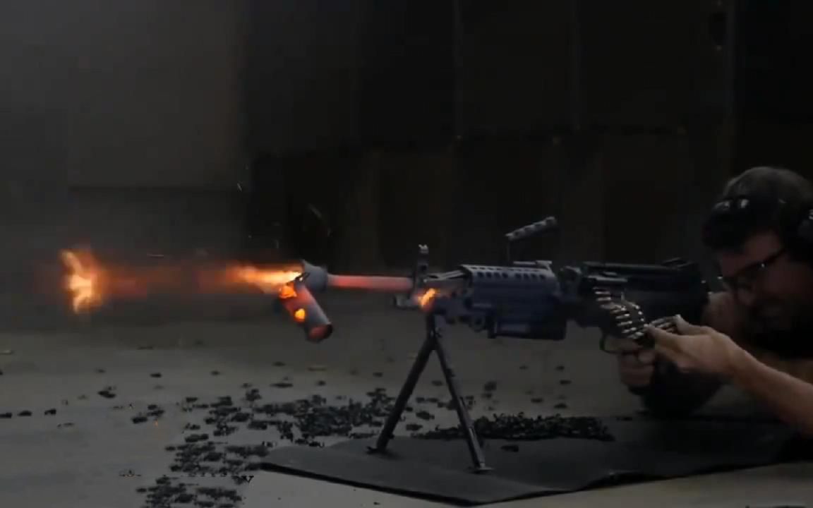 【武器排行榜2018】现役最强的五款轻机枪,第一名连续打了10万发...