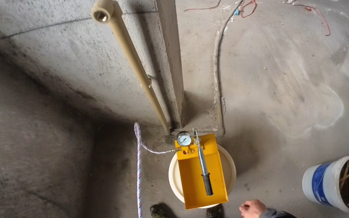 手动试压泵太废手了,给它改成电动的,这下舒服了