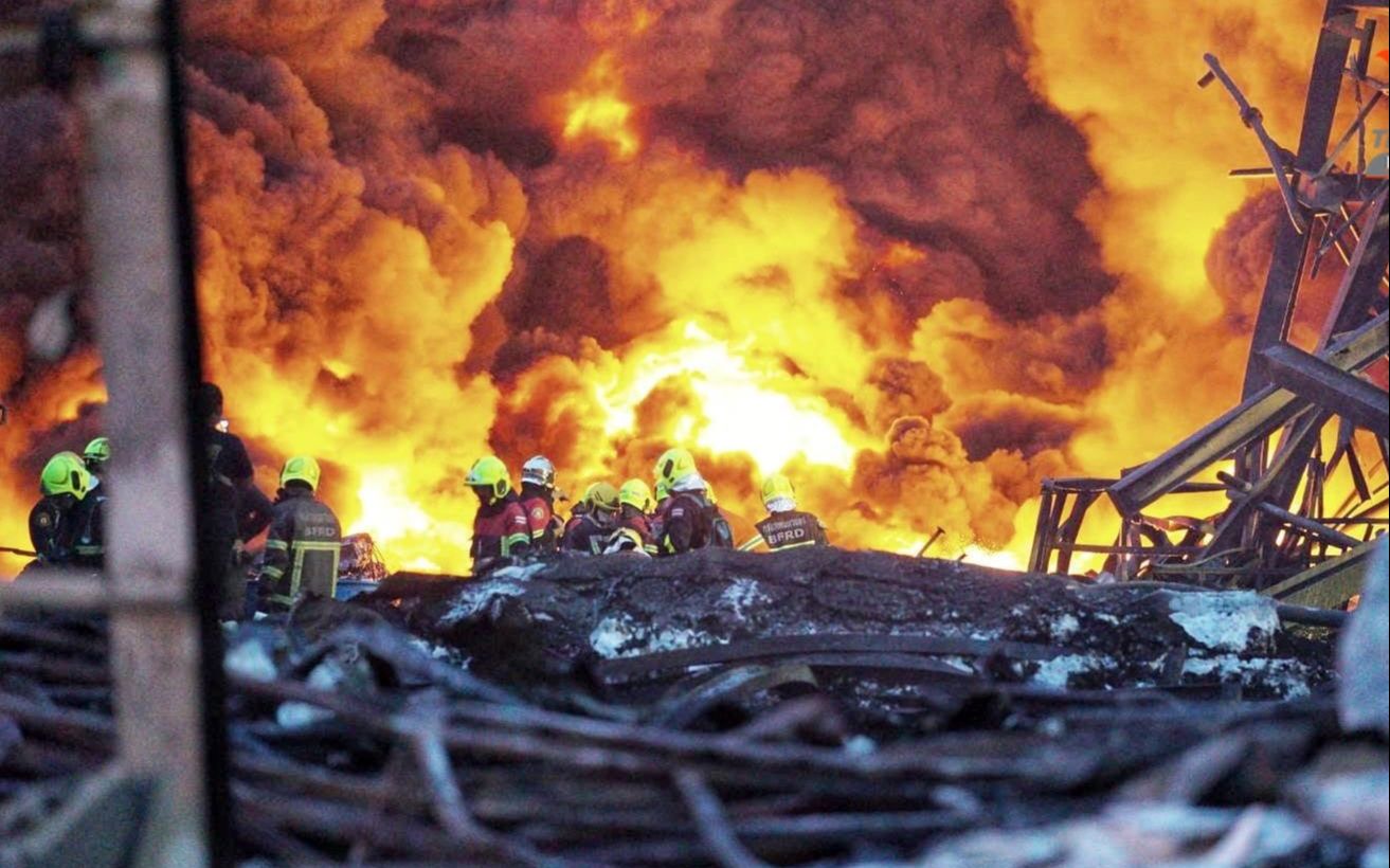 泰国一台资化学品工厂发生剧烈爆炸,已致1名消防员牺牲