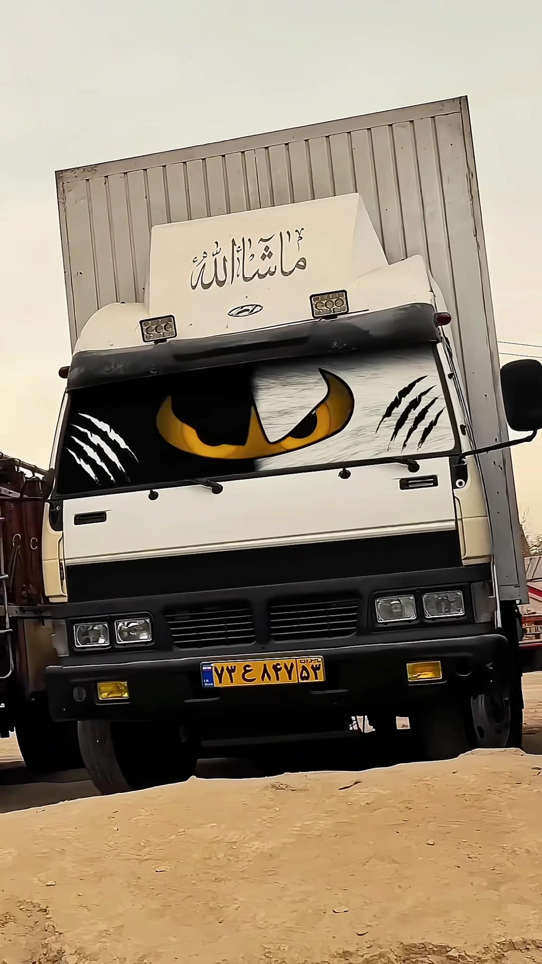 卡姿兰大眼睛汽车 卡车基地里停着好多老卡车,要报废的大卡车 #卡车 #...