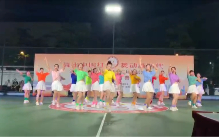 热情大气的舞蹈《一起向未来》20人变队形尽显青春魅力