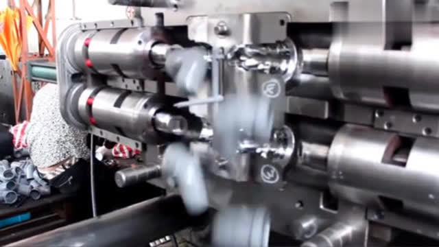 90度管道弯头如何生产的?大开眼界,模具设计师真是太.