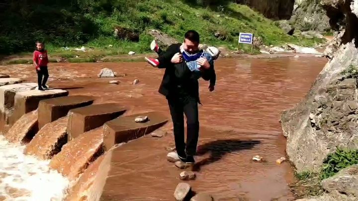 助老携幼,发扬中华民族优秀传统文化精神!