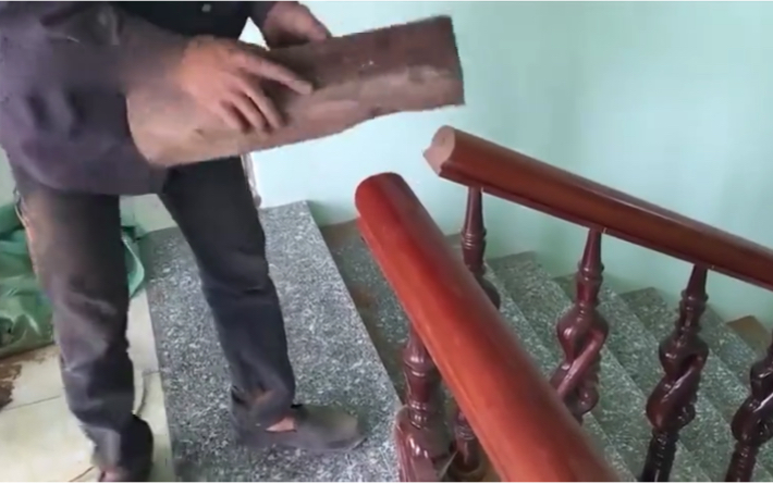 装个楼梯栏杆扶手转角要价1000、其中材料50,手工费950