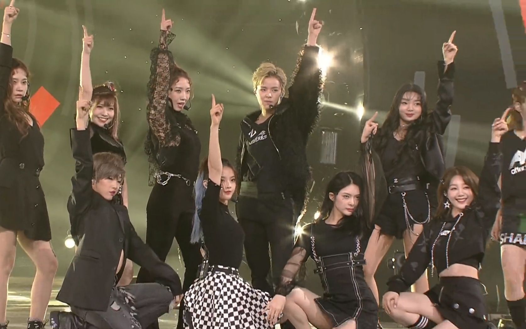 国内第一女团火箭少女唱跳消音能夸吗?超新星运动会开幕式《生而为...