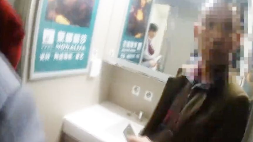 高铁列车时速从280突然骤降到83 男子厕所抽烟被抓:第一次坐高铁
