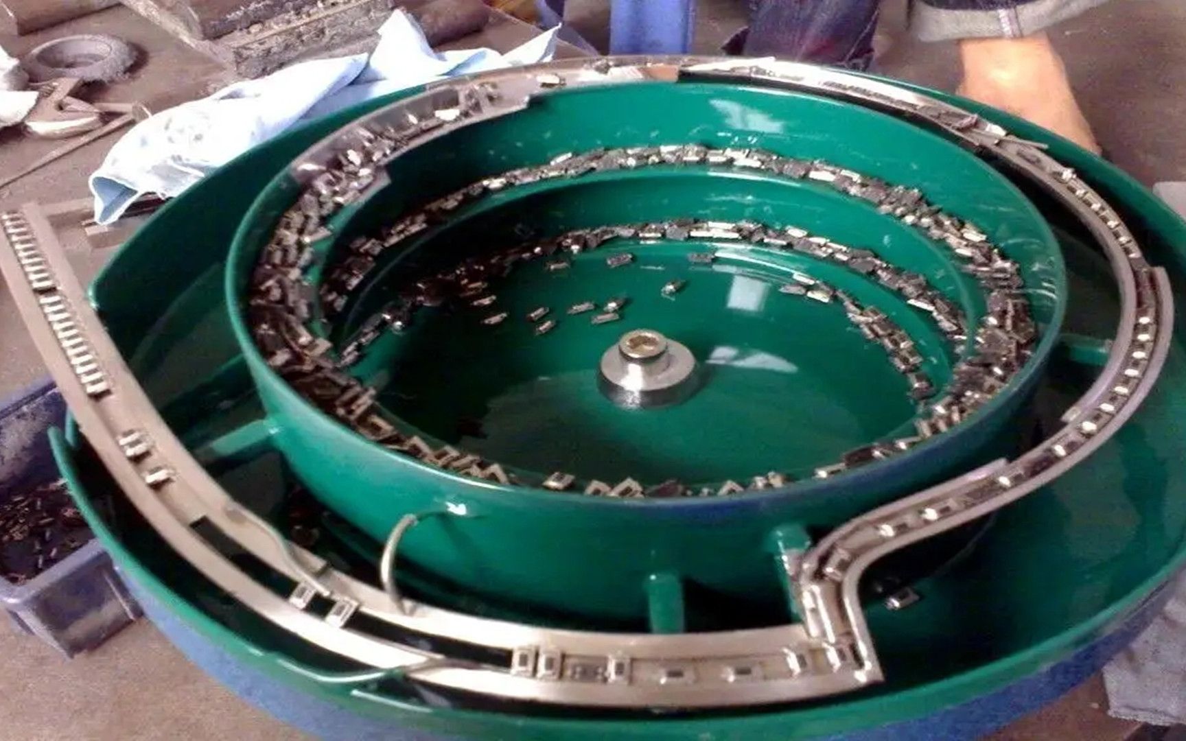 常用供料机构振动盘上料工作原理是什么?