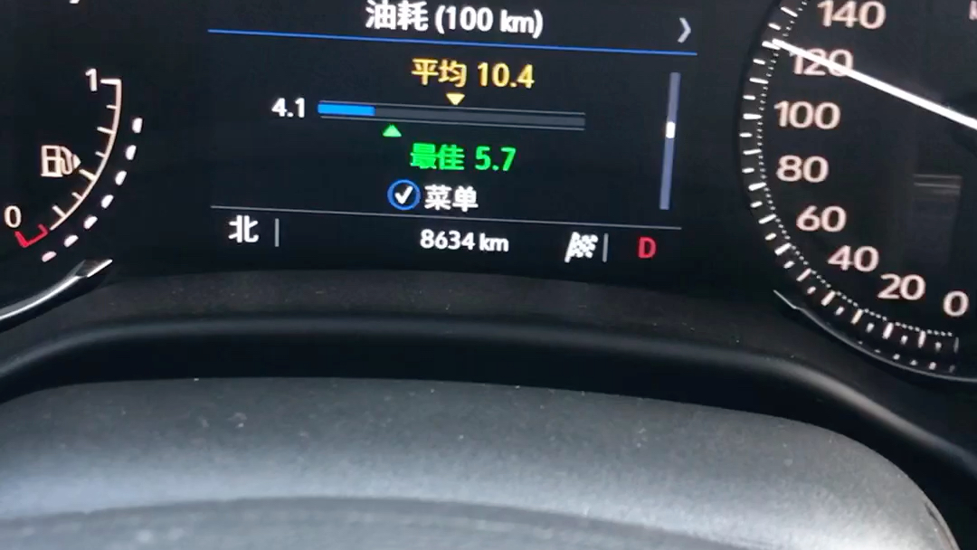 ...CT5开启性能换挡模式。运动模式下快速连续踩两脚地板油,仪表显示...