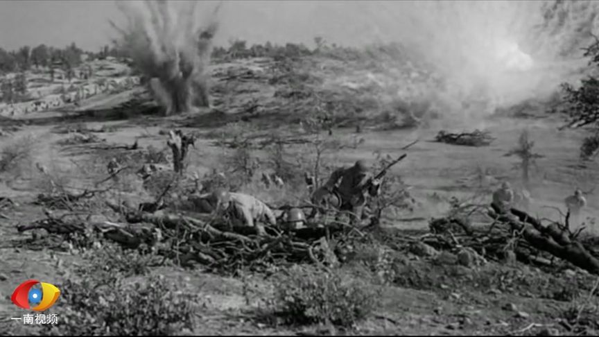 二战一场战斗,冲锋路上被敌人碉堡封锁,美军舍身炸碉堡