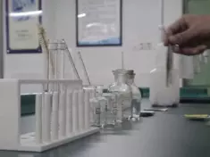 02.用PH试纸测定未知溶液的酸碱度