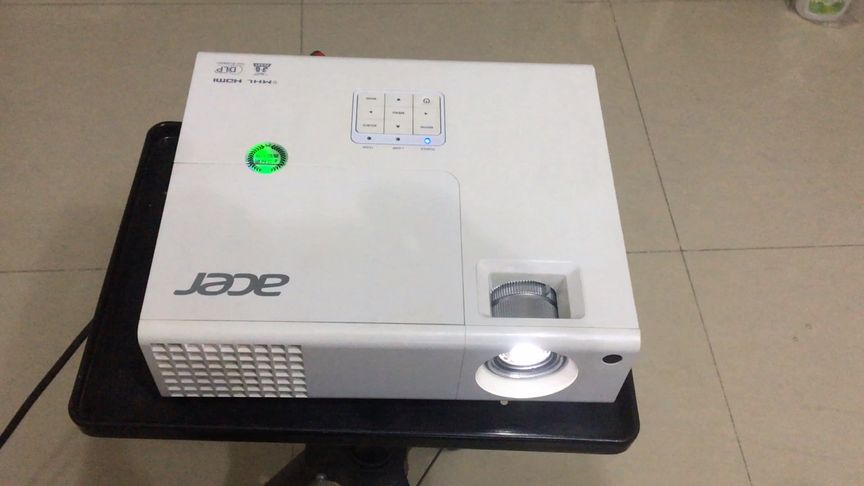 灯泡才用191小时带高清接口宏基P1173投影仪投影机