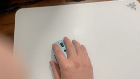 雷蛇帝王蝶底胶防滑vs pulsar玻璃鼠标垫底胶防滑对比