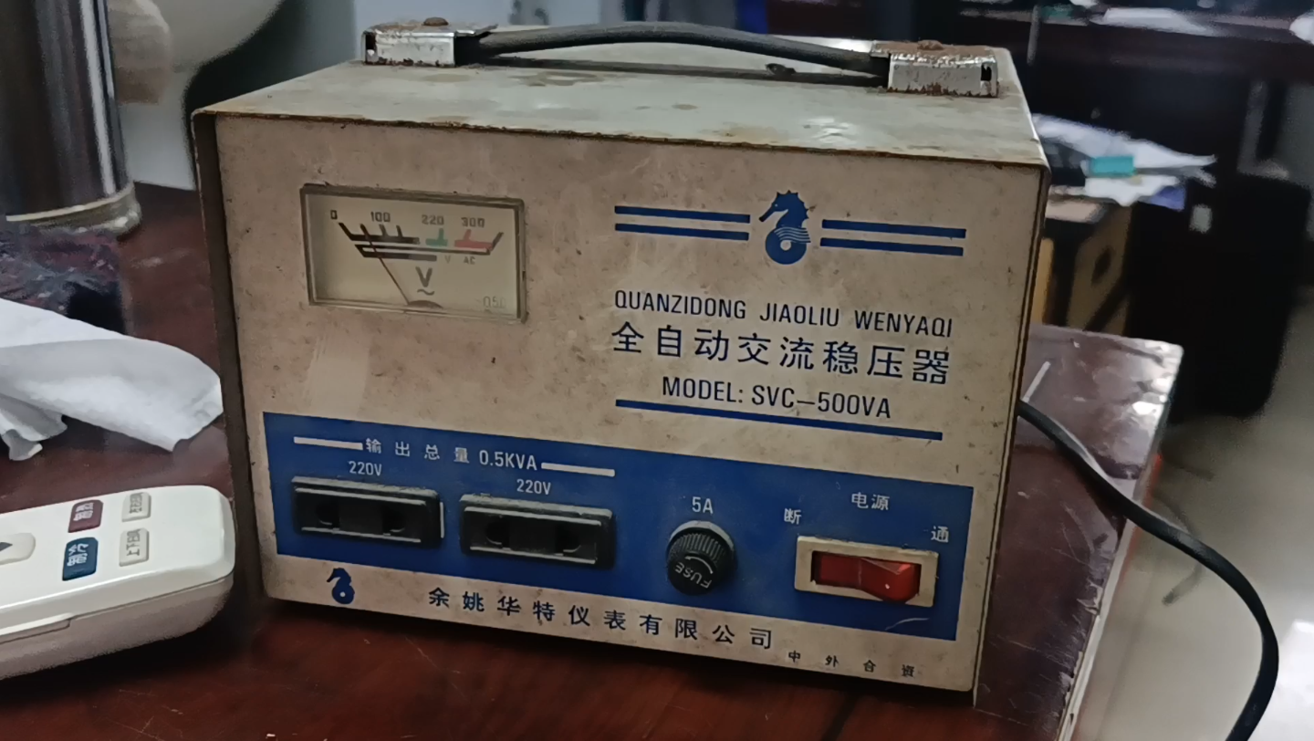 全自动交流稳压器拆解。拆开有惊喜。十几年前的老设备。里面的东西...