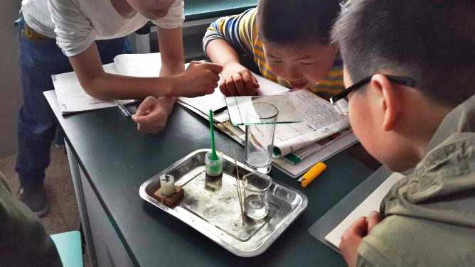 小苏打和白醋混合在一起,竟产生了这样的作用,看完大家都说好!