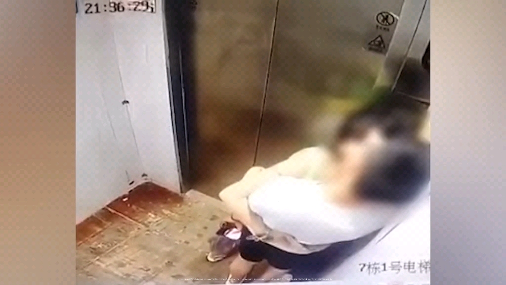 监控视频|夫妻情不自禁在电梯里羞羞,视频被保安录制传播?