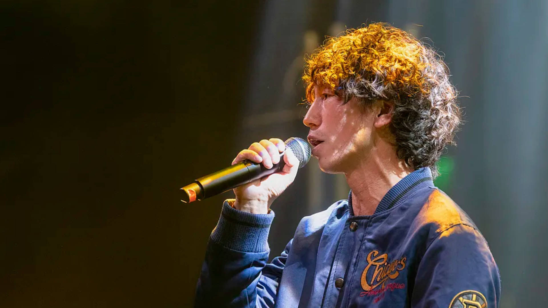 庞麦郎转发李荣浩维权微博并@华晨宇,疑似重提《我的滑板鞋》版权...