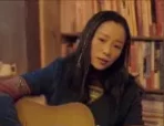 美女教别人如何使用轮椅,美丽又善良的女子,谁不想带回家呢?