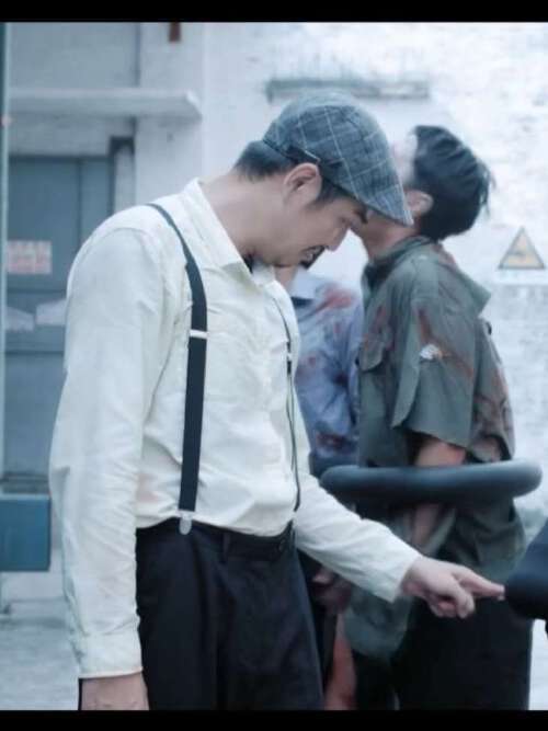 不能说像,应该说一模一样!