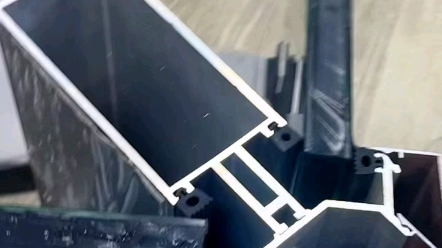 打工人日常 明框玻璃幕墙90度转角细节