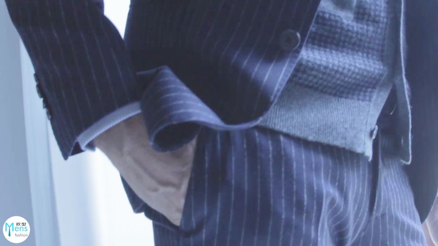 男人穿什么看起来成熟稳重?挑这样的衣服就可以了