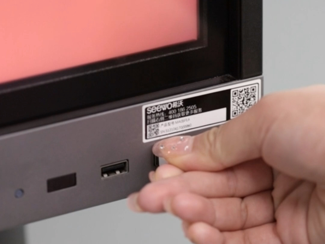 一款新型的翻页笔,在旧款的基础上增加了开机即可查看电量,可以随意...