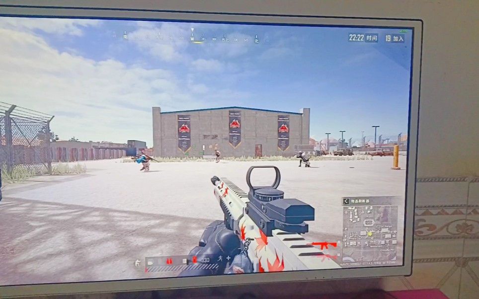 绝地求生游戏卡死画面,还有电流声,什么情况?谁知道怎么解决?