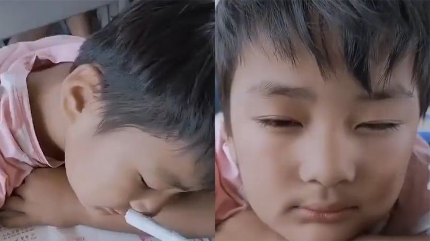 男孩上课酣睡被老师挠痒叫醒,迷糊3秒后起身一举动亮了:太自觉