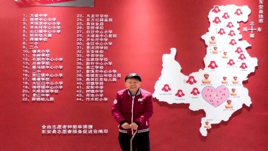 湖南:89岁印尼归侨资助学生捐雕像 “学雷锋”是一辈子的事