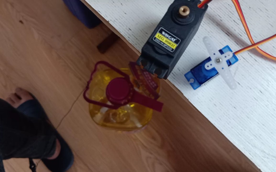 感受一下标准舵机的威力