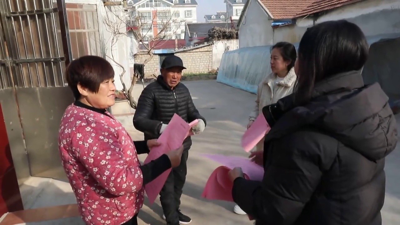 临沂市莒南县:开展安全防范"敲门"行动 提升农村居民安全意识
