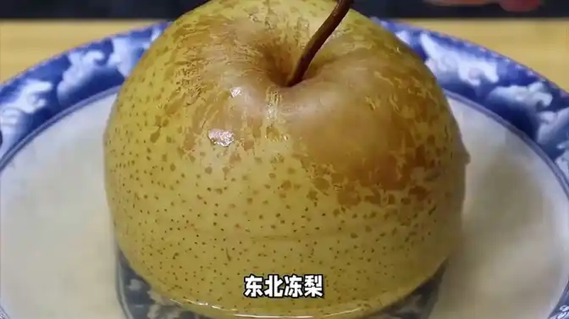 东北冻梨,是东北人冬天最爱的美食之一了,制作方法也是十分简单