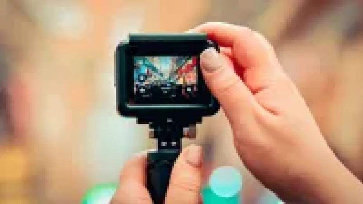 如何使用GoPro HERO 7 Black 进行实时直播及相关设定?